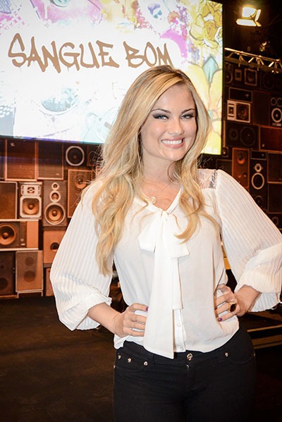 Conheça mais sobre Ellen Roche - iFolha