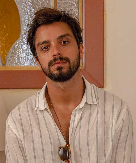 Conheça um pouco de Rodrigo Simas - iFolha